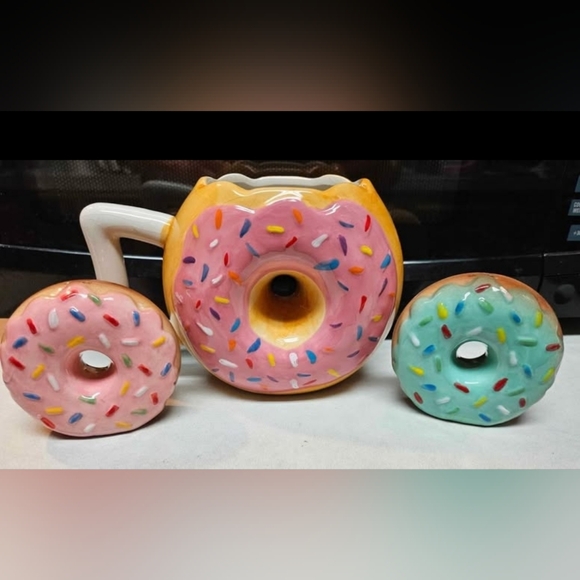 Dining | Mmm 2 Donuts Coffee Mug Pink Chocolate Sprinkle Donut Salt ...